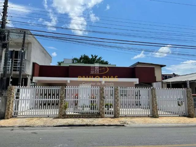 Casa / Sobrado para Venda em Camboriú/SC Centro 3 Quartos