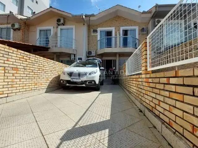 Casa / Sobrado para Venda em Camboriú/SC Centro 3 Quartos