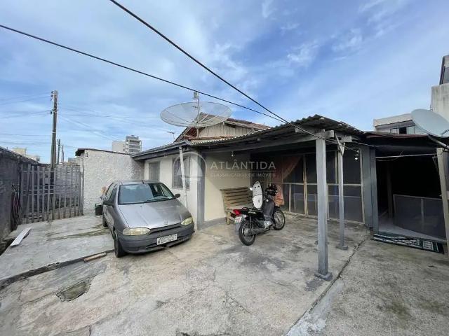 Casa / Sobrado para Venda em Camboriú/SC Centro 3 Quartos