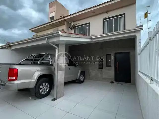 Casa / Sobrado para Venda em Camboriú/SC Centro 3 Quartos
