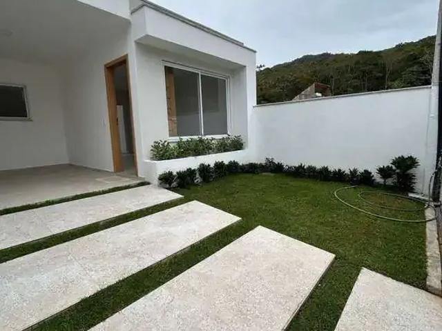 Casa / Sobrado para Venda em Camboriú/SC Rio Pequeno 3 Quartos