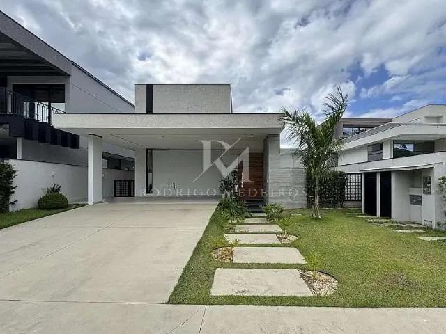 Casa / Sobrado para Venda em Camboriú/SC Santa Regina 4 Quartos