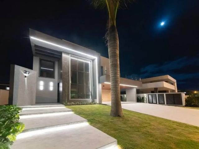 Casa / Sobrado para Venda em Camboriú/SC Santa Regina 4 Quartos