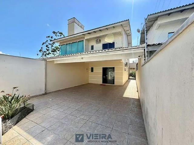 Casa / Sobrado para Venda em Camboriú/SC Santa Regina 3 Quartos