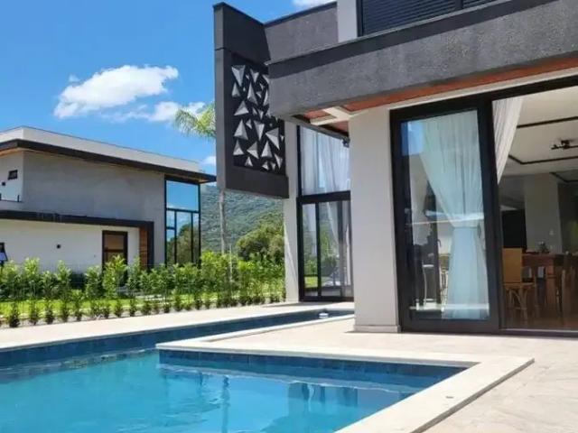 Casa / Sobrado para Venda em Camboriú/SC Santa Regina 3 Quartos