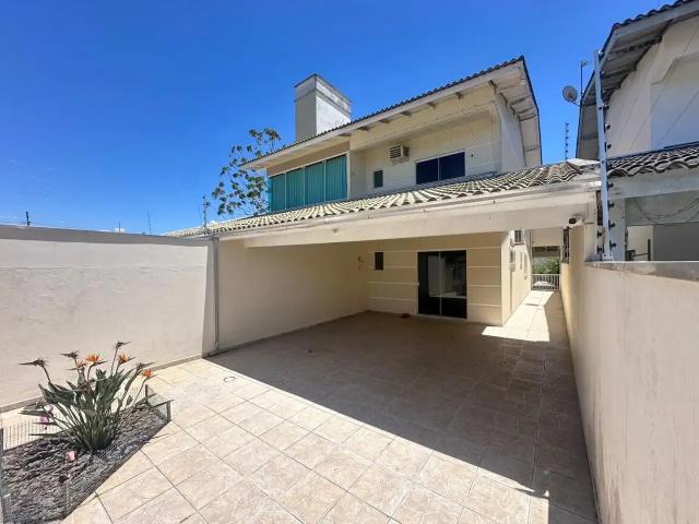 Casa / Sobrado para Venda em Camboriú/SC Santa Regina 3 Quartos