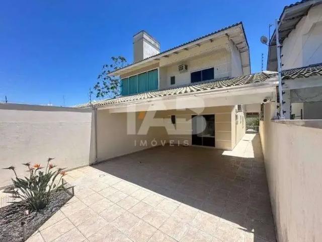 Casa / Sobrado para Venda em Camboriú/SC Santa Regina 3 Quartos