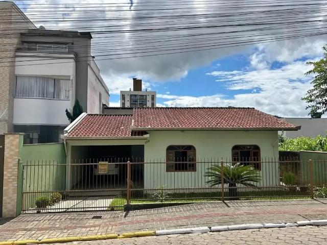 Casa / Sobrado para Venda em Camboriú/SC Tabuleiro 3 Quartos