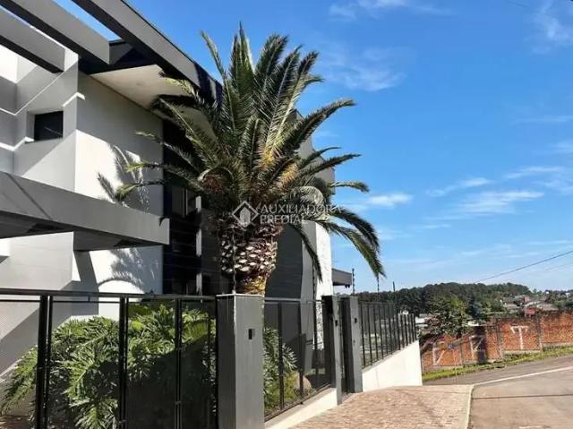 Casa / Sobrado para Venda em Campo Bom/RS Centro 4 Quartos