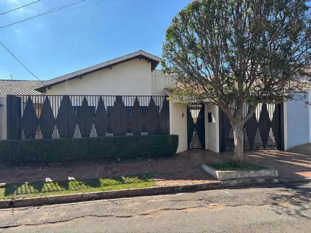 Casa / Sobrado para Venda em Campo Grande/MS Carandá Bosque 3 Quartos