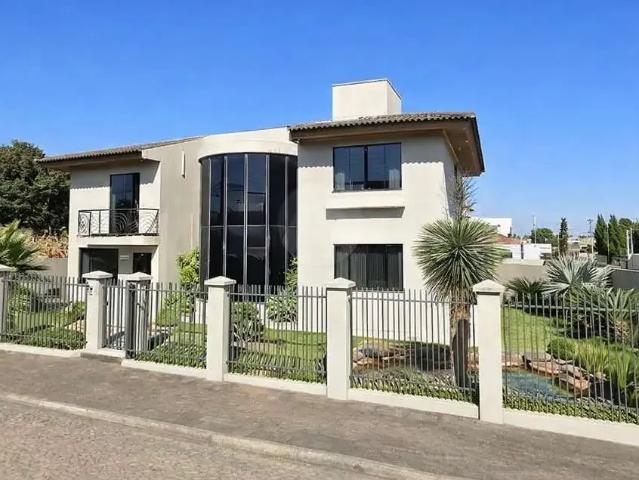 Casa / Sobrado para Venda em Campo Largo/PR Centro 3 Quartos