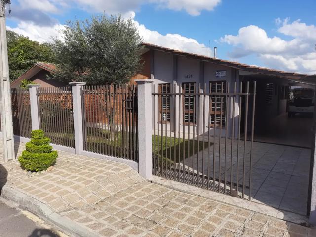 Casa / Sobrado para Venda em Campo Largo/PR Centro 3 Quartos