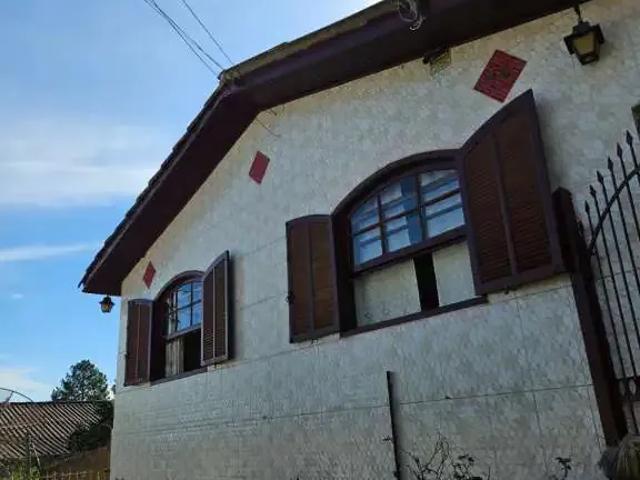 Casa / Sobrado para Venda em Campo Largo/PR Cercadinho 4 Quartos