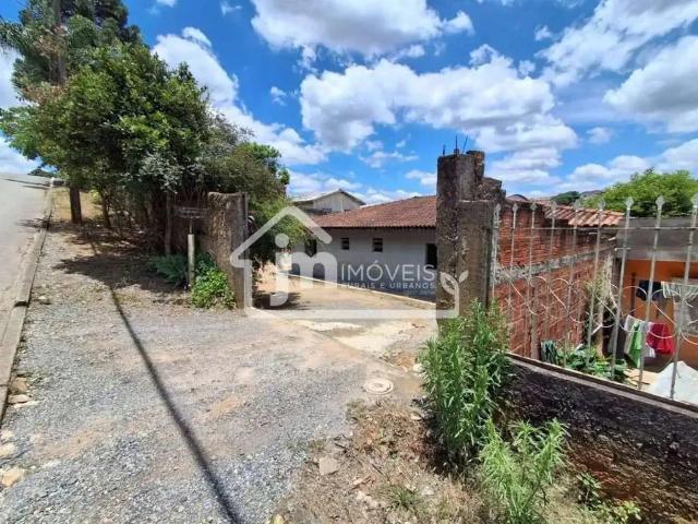 Casa / Sobrado para Venda em Campo Largo/PR Cercadinho 6 Quartos