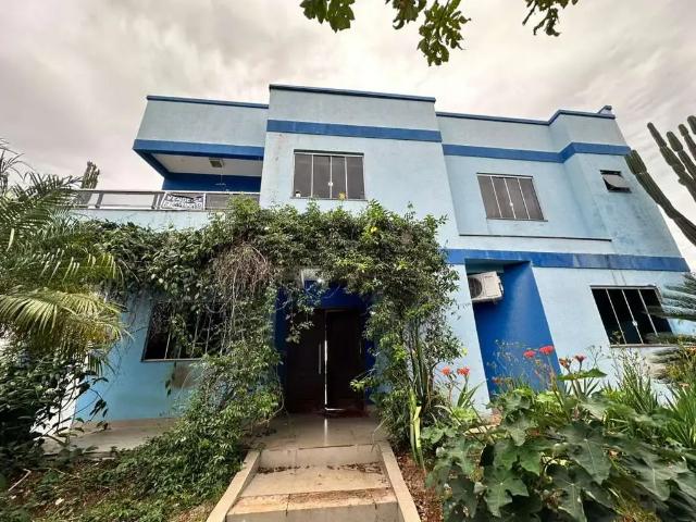 Casa / Sobrado para Venda em Campo Mourão/PR Vila Teixeira 4 Quartos