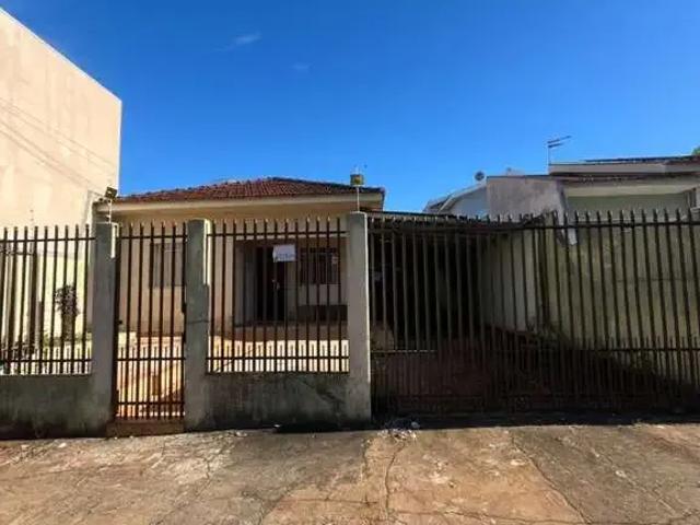 Casa / Sobrado para Venda em Campo Mourão/PR Centro 4 Quartos