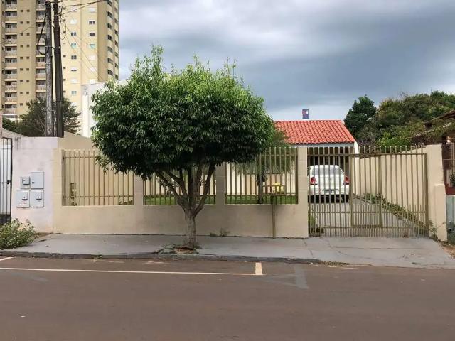 Casa / Sobrado para Venda em Campo Mourão/PR Centro 4 Quartos
