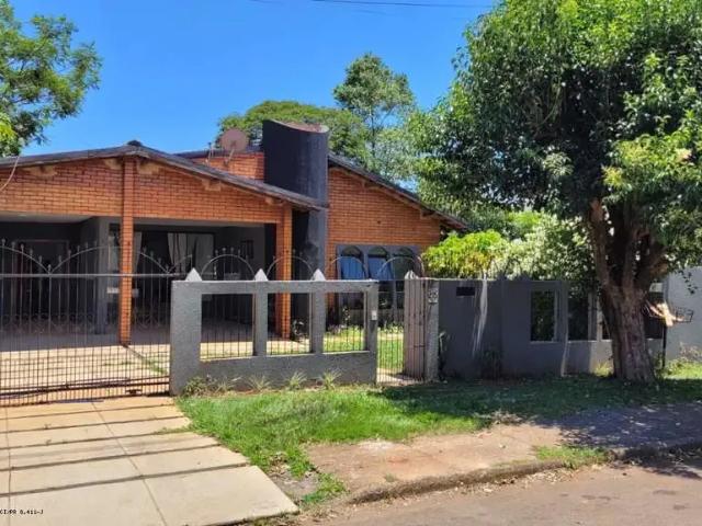 Casa / Sobrado para Venda em Campo Mourão/PR Jardim Residencial Araucária 3 Quartos