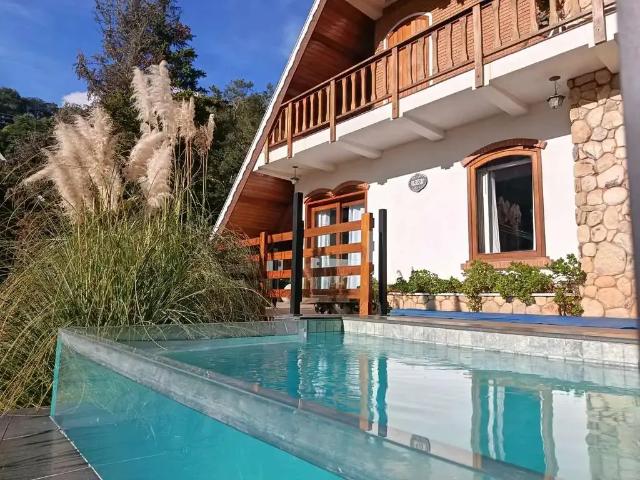Casa / Sobrado para Venda em Campos do Jordão/SP Alto do Capivari 4 Quartos