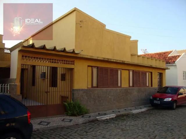 Casa / Sobrado para Venda em Campos dos Goytacazes/RJ Centro 3 Quartos