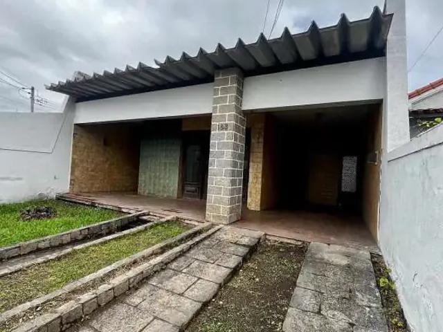 Casa / Sobrado para Venda em Campos dos Goytacazes/RJ Centro 5 Quartos