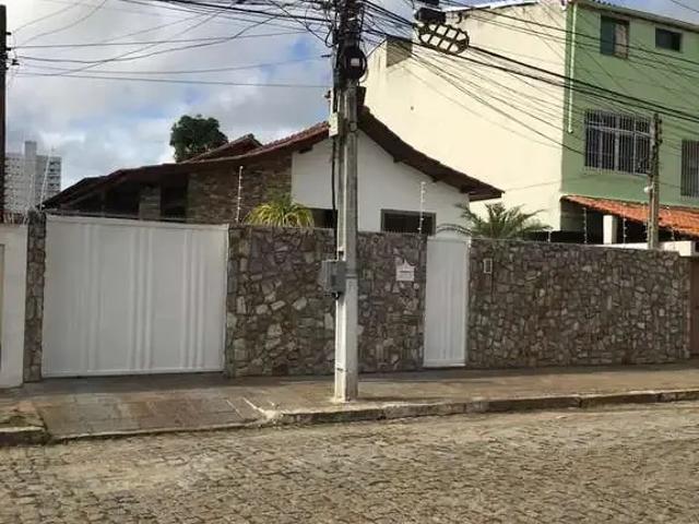 Casa / Sobrado para Venda em Campos dos Goytacazes/RJ Parque Turf Club 3 Quartos