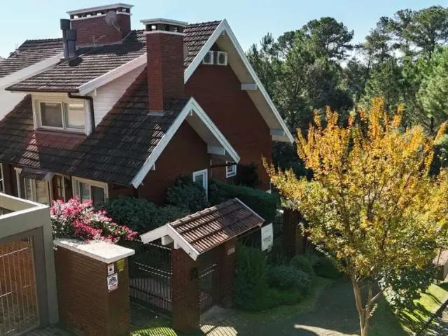 Casa / Sobrado para Venda em Canela/RS Centro 4 Quartos