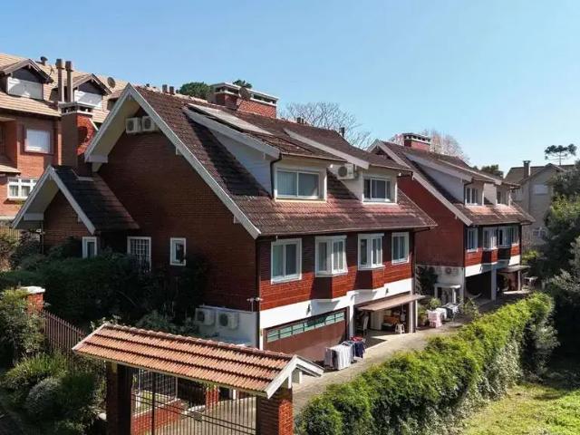 Casa / Sobrado para Venda em Canela/RS Jardim dos Pinheiros I 4 Quartos