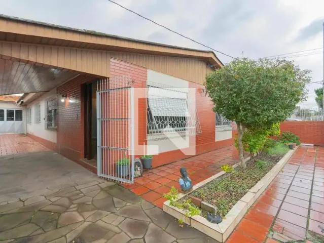 Casa / Sobrado para Venda em Canoas/RS Fátima 4 Quartos