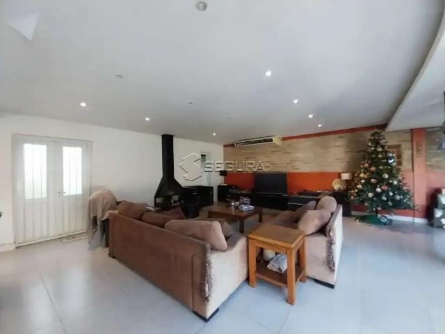 Casa / Sobrado para Venda em Canoas/RS Igara 4 Quartos