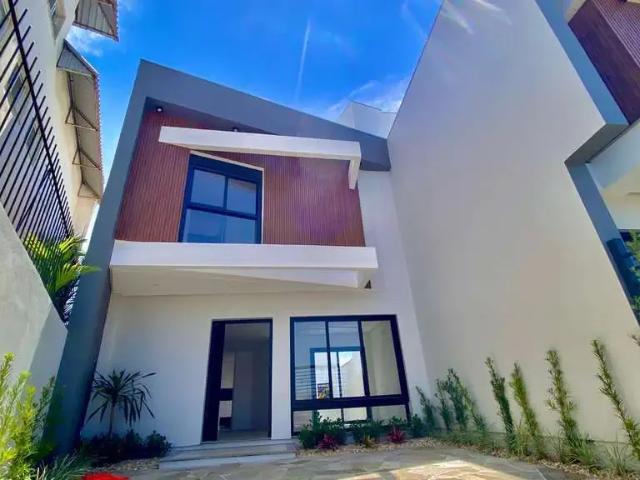Casa / Sobrado para Venda em Canoas/RS Igara 3 Quartos
