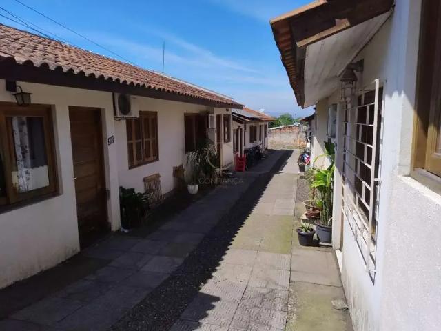 Casa / Sobrado para Venda em Canoas/RS Olaria 2 Quartos