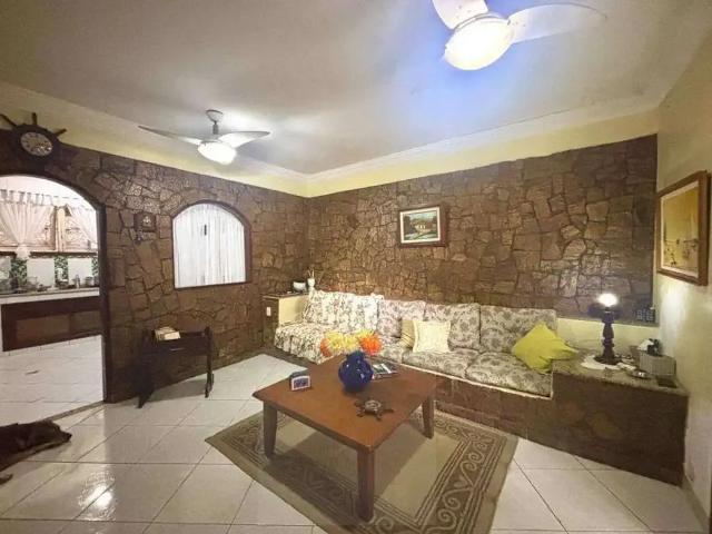 Casa / Sobrado para Venda em Cabo Frio/RJ Caminho de Búzios 3 Quartos
