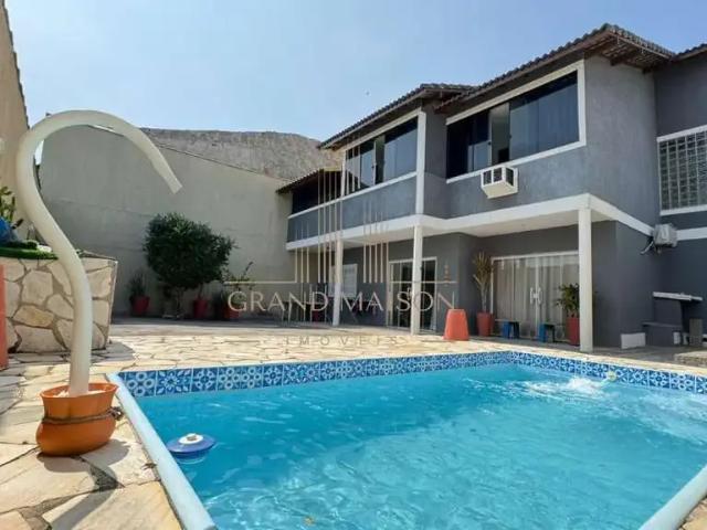 Casa / Sobrado para Venda em Cabo Frio/RJ Foguete 4 Quartos
