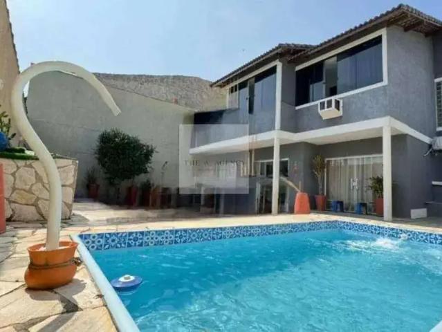 Casa / Sobrado para Venda em Cabo Frio/RJ Foguete 4 Quartos