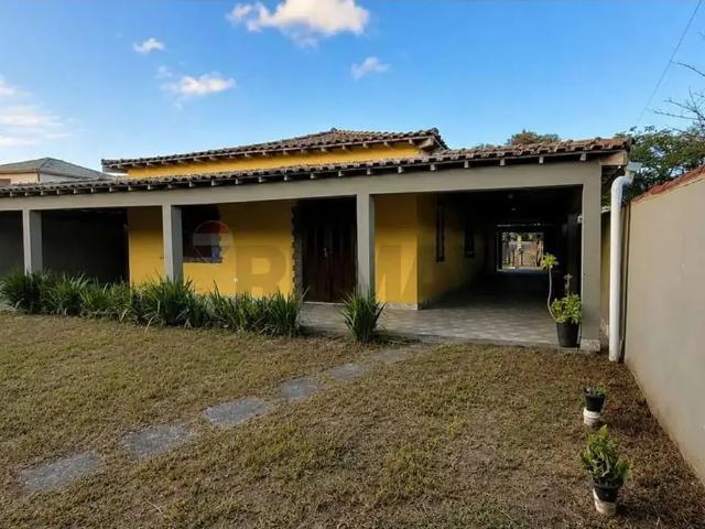 Casa / Sobrado para Venda em Cabo Frio/RJ Jardim Peró 4 Quartos
