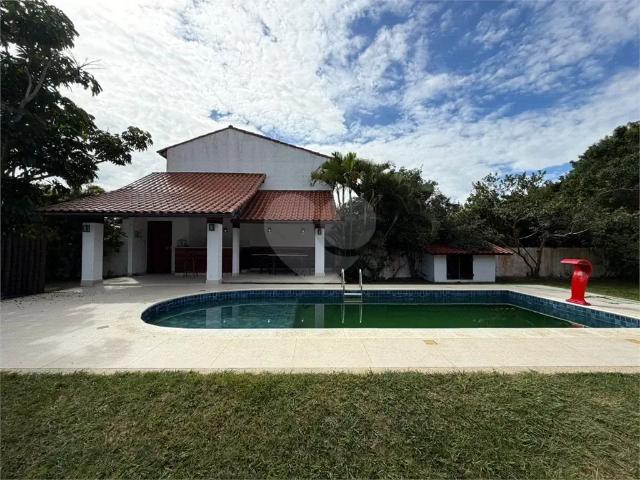 Casa / Sobrado para Venda em Cabo Frio/RJ Ogiva 4 Quartos