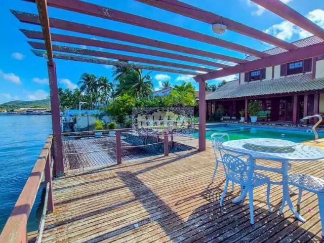 Casa / Sobrado para Venda em Cabo Frio/RJ Ogiva 8 Quartos