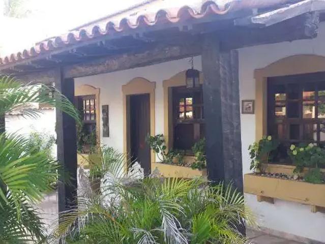 Casa / Sobrado para Venda em Cabo Frio/RJ Peró 4 Quartos