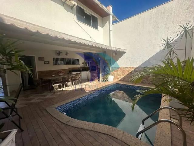 Casa / Sobrado para Venda em Cabo Frio/RJ Portinho 4 Quartos