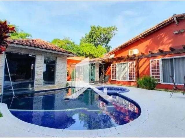 Casa / Sobrado para Venda em Cabo Frio/RJ Praia do Siqueira 4 Quartos