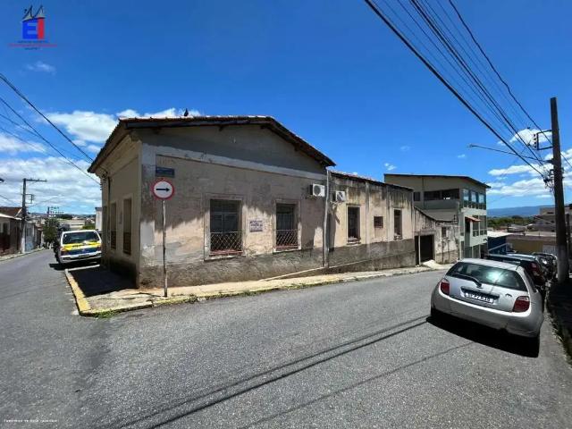 Casa / Sobrado para Venda em Cachoeira Paulista/SP Alto da Igreja 5 Quartos