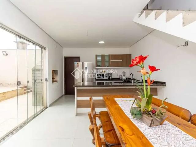 Casa / Sobrado para Venda em Cachoeirinha/RS Parque da Matriz 3 Quartos