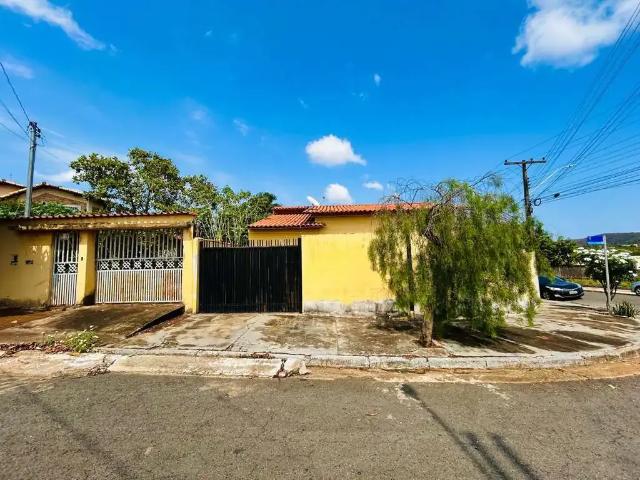 Casa / Sobrado para Venda em Caldas Novas/GO Bandeirante 3 Quartos