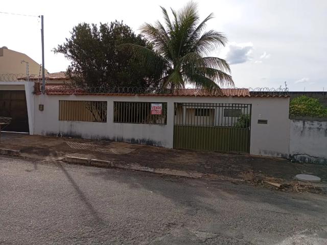Casa / Sobrado para Venda em Caldas Novas/GO Estância Itaici 2 Quartos