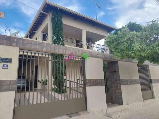 Casa / Sobrado para Venda em Caldas Novas/GO Estância Itanhangá 4 Quartos