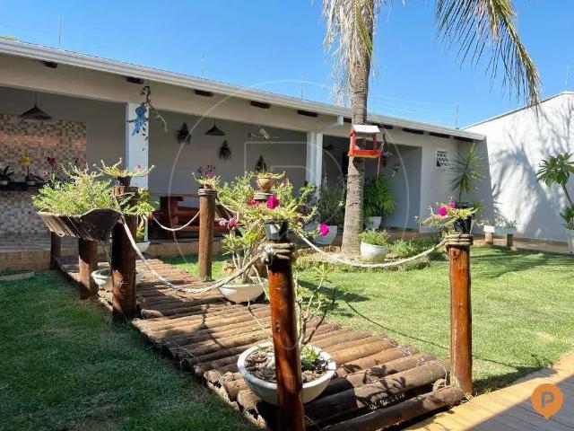 Casa / Sobrado para Venda em Caldas Novas/GO Itaguaí II 3 Quartos