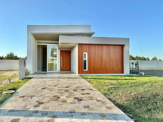 Casa / Sobrado para Venda em Capão da Canoa/RS Curumim 4 Quartos
