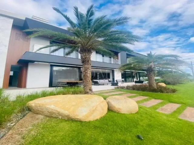 Casa / Sobrado para Venda em Capão da Canoa/RS Centro 6 Quartos