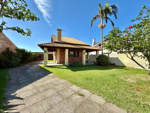 Casa / Sobrado para Venda em Capão da Canoa/RS Centro 2 Quartos